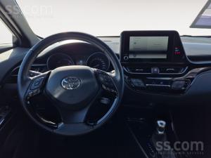 Серый Тойота C-HR 2023 в Рига, объемом двигателя 1.80 л и пробегом 38 тыс. км за 24900 €, фото 9 на AUTOMOTO.COM.LV