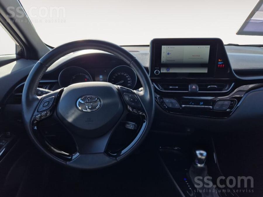 Серый Тойота C-HR 2023 в Рига, объемом двигателя 1.80 л и пробегом 38 тыс. км за 24900 €, фото 9 на AUTOMOTO.COM.LV