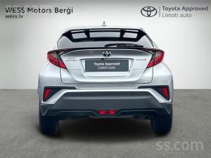 Серый Тойота C-HR 2023 в Рига, объемом двигателя 1.80 л и пробегом 51 тыс. км за 22990 €, фото 5 на AUTOMOTO.COM.LV