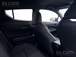 Серый Тойота C-HR 2023 в Рига, объемом двигателя 1.80 л и пробегом 51 тыс. км за 22990 €, фото 8 на AUTOMOTO.COM.LV