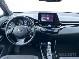 Серый Тойота C-HR 2023 в Рига, объемом двигателя 1.80 л и пробегом 51 тыс. км за 22990 €, фото 9 на AUTOMOTO.COM.LV