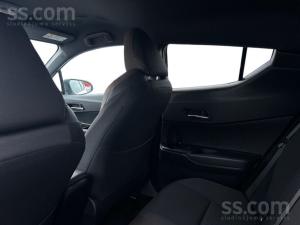 Серый Тойота C-HR 2023 в Рига, объемом двигателя 1.80 л и пробегом 51 тыс. км за 22990 €, фото 13 на AUTOMOTO.COM.LV