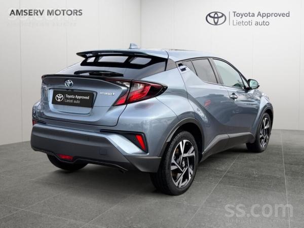 Grey Toyota C-HR 2023 in Riga, with an engine capacity of 1.80 L and mileage of 38 thousand km for 24900 €, photo 2 on AUTOMOTO.COM.LV