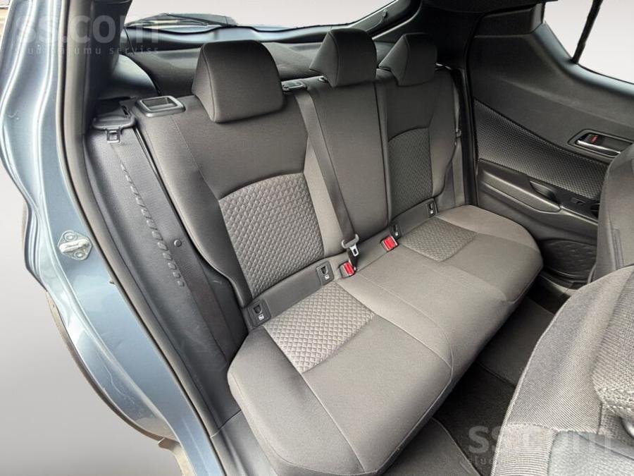 Grey Toyota C-HR 2023 in Riga, with an engine capacity of 1.80 L and mileage of 38 thousand km for 24900 €, photo 7 on AUTOMOTO.COM.LV
