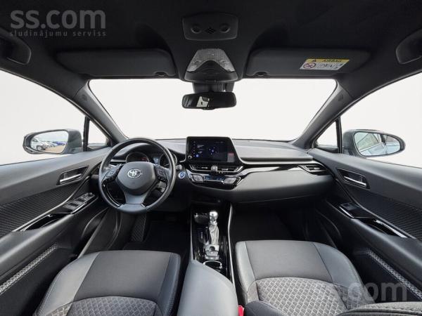 Grey Toyota C-HR 2023 in Riga, with an engine capacity of 1.80 L and mileage of 38 thousand km for 24900 €, photo 7 on AUTOMOTO.COM.LV