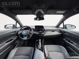 Grey Toyota C-HR 2023 in Riga, with an engine capacity of 1.80 L and mileage of 38 thousand km for 24900 €, photo 8 on AUTOMOTO.COM.LV
