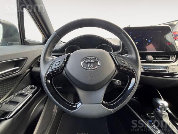 Grey Toyota C-HR 2023 in Riga, with an engine capacity of 1.80 L and mileage of 38 thousand km for 24900 €, photo 8 on AUTOMOTO.COM.LV