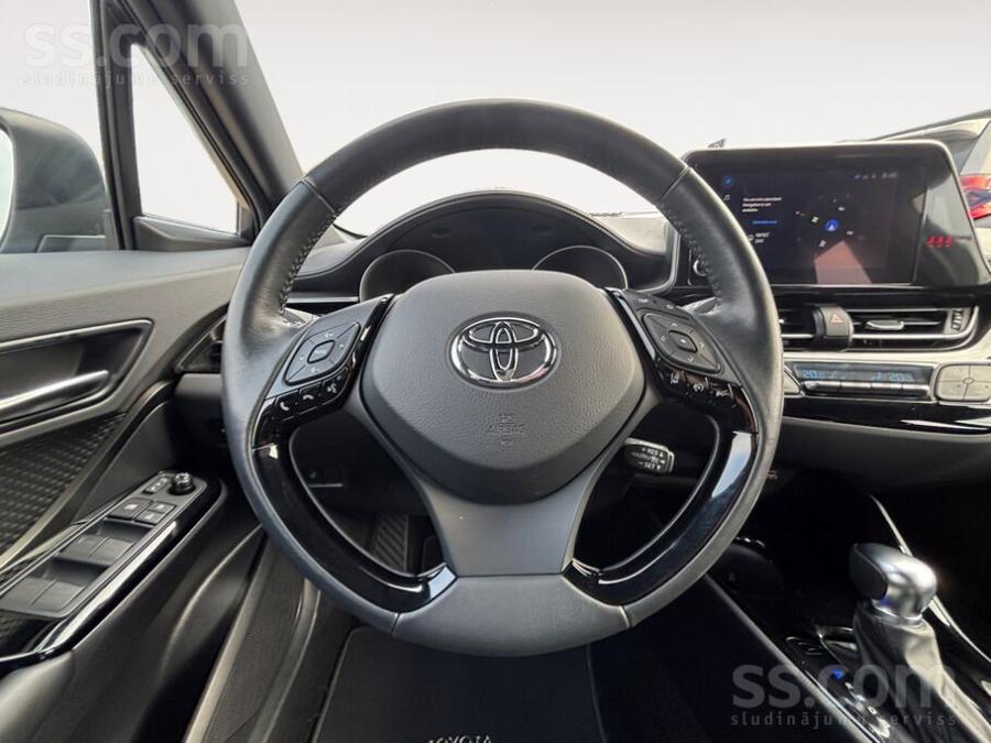 Grey Toyota C-HR 2023 in Riga, with an engine capacity of 1.80 L and mileage of 38 thousand km for 24900 €, photo 9 on AUTOMOTO.COM.LV
