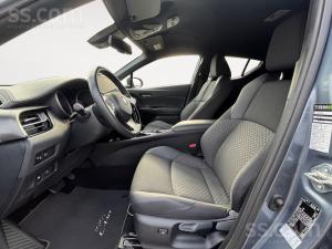 Grey Toyota C-HR 2023 in Riga, with an engine capacity of 1.80 L and mileage of 38 thousand km for 24900 €, photo 11 on AUTOMOTO.COM.LV