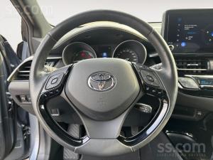 Grey Toyota C-HR 2023 in Riga, with an engine capacity of 1.80 L and mileage of 38 thousand km for 24900 €, photo 12 on AUTOMOTO.COM.LV