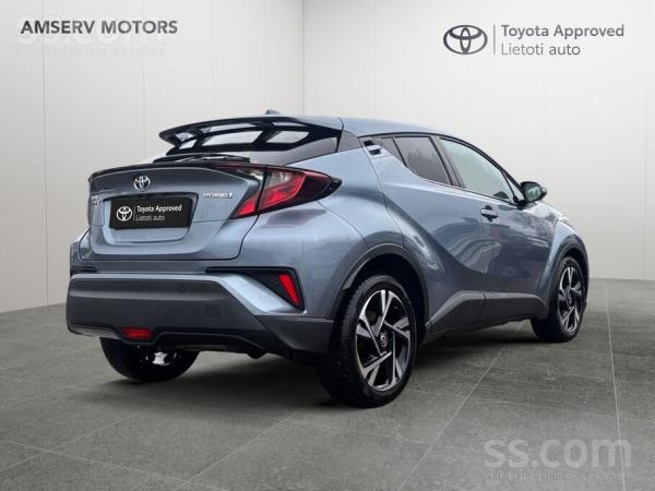 Grey Toyota C-HR 2023 in Riga, with an engine capacity of 1.80 L and mileage of 39 thousand km for 24900 €, photo 2 on AUTOMOTO.COM.LV