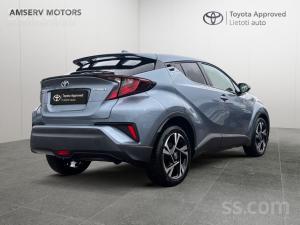 Серый Тойота C-HR 2023 в Рига, объемом двигателя 1.80 л и пробегом 39 тыс. км за 24900 €, фото 3 на AUTOMOTO.COM.LV
