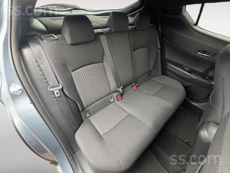 Серый Тойота C-HR 2023 в Рига, объемом двигателя 1.80 л и пробегом 39 тыс. км за 24900 €, фото 7 на AUTOMOTO.COM.LV