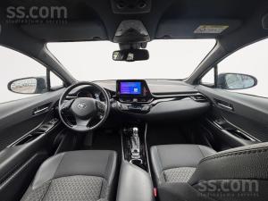Серый Тойота C-HR 2023 в Рига, объемом двигателя 1.80 л и пробегом 39 тыс. км за 24900 €, фото 8 на AUTOMOTO.COM.LV