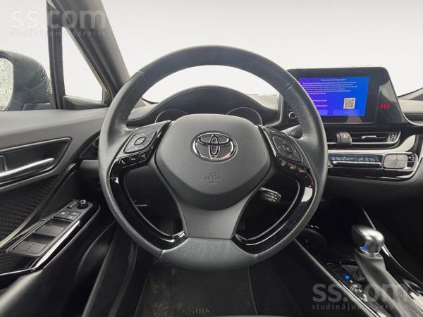 Grey Toyota C-HR 2023 in Riga, with an engine capacity of 1.80 L and mileage of 39 thousand km for 24900 €, photo 8 on AUTOMOTO.COM.LV
