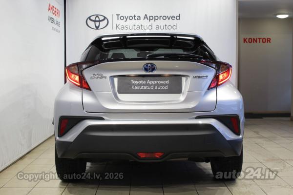 Grey Toyota C-HR 2023 in Tallinn, with an engine capacity of 1.80 L and mileage of 33 thousand km for 24990 €, photo 4 on AUTOMOTO.COM.LV