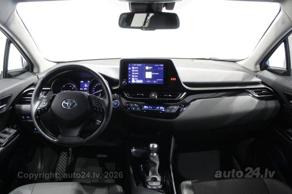 Grey Toyota C-HR 2023 in Tallinn, with an engine capacity of 1.80 L and mileage of 33 thousand km for 24990 €, photo 8 on AUTOMOTO.COM.LV