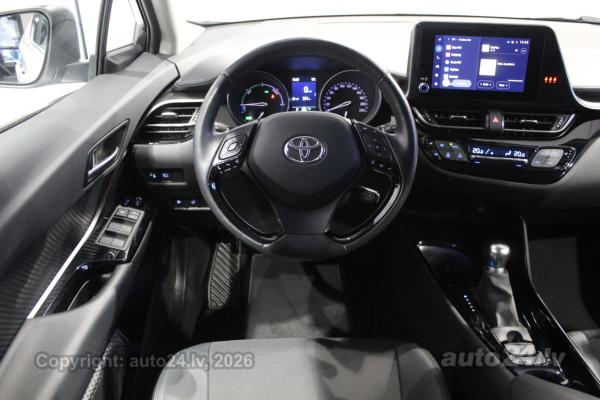 Grey Toyota C-HR 2023 in Tallinn, with an engine capacity of 1.80 L and mileage of 33 thousand km for 24990 €, photo 9 on AUTOMOTO.COM.LV