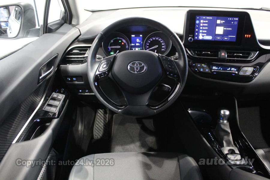 Серый Тойота C-HR 2023 в Таллин, объемом двигателя 1.80 л и пробегом 33 тыс. км за 24990 €, фото 10 на AUTOMOTO.COM.LV