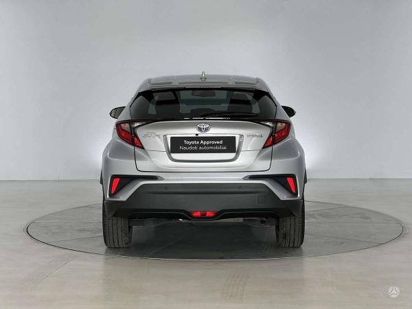 Серый Тойота C-HR 2023 в Вильнюс, объемом двигателя 1.80 л и пробегом 89 тыс. км за 23900 €, фото 5 на AUTOMOTO.COM.LV