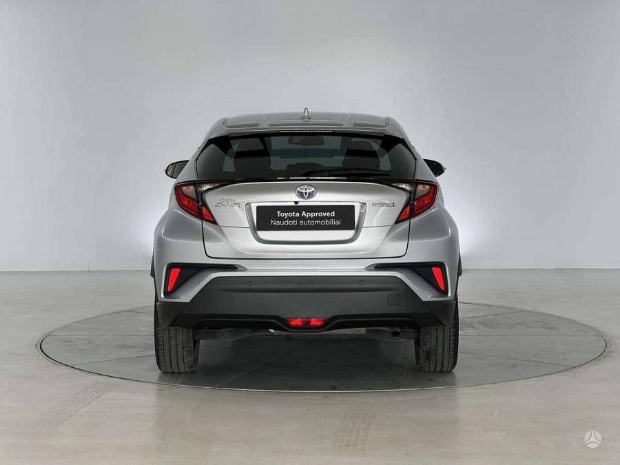 Серый Тойота C-HR 2023 в Вильнюс, объемом двигателя 1.80 л и пробегом 89 тыс. км за 23900 €, фото 5 на AUTOMOTO.COM.LV