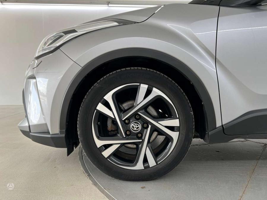 Серый Тойота C-HR 2023 в Вильнюс, объемом двигателя 1.80 л и пробегом 89 тыс. км за 23900 €, фото 16 на AUTOMOTO.COM.LV