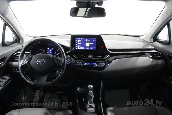 Grey Toyota C-HR 2023 in Tallinn, with an engine capacity of 1.80 L and mileage of 31 thousand km for 24990 €, photo 9 on AUTOMOTO.COM.LV