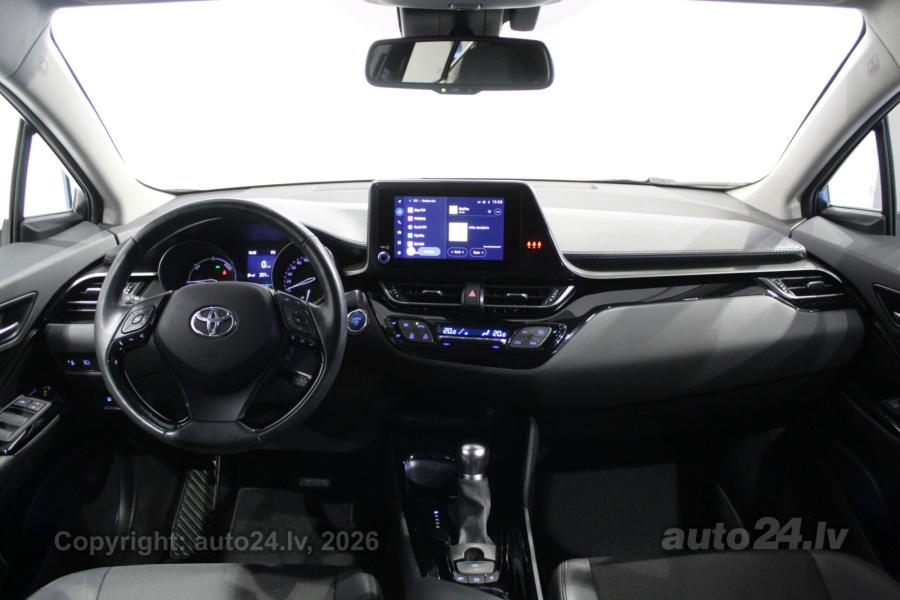 Grey Toyota C-HR 2023 in Tallinn, with an engine capacity of 1.80 L and mileage of 31 thousand km for 24990 €, photo 9 on AUTOMOTO.COM.LV
