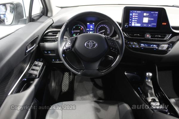 Grey Toyota C-HR 2023 in Tallinn, with an engine capacity of 1.80 L and mileage of 31 thousand km for 24990 €, photo 10 on AUTOMOTO.COM.LV