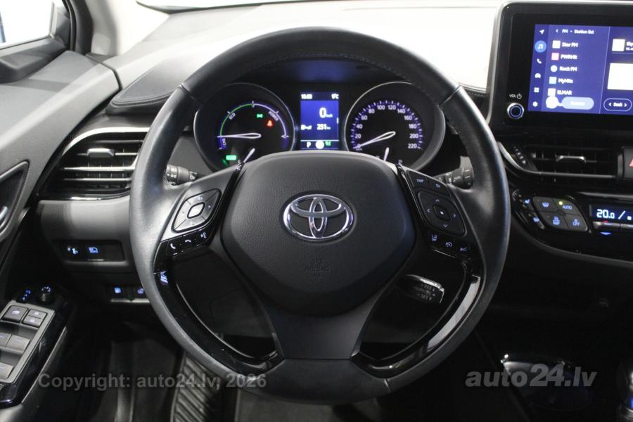 Grey Toyota C-HR 2023 in Tallinn, with an engine capacity of 1.80 L and mileage of 31 thousand km for 24990 €, photo 13 on AUTOMOTO.COM.LV
