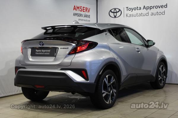 Grey Toyota C-HR 2023 in Tallinn, with an engine capacity of 1.80 L and mileage of 32 thousand km for 22990 €, photo 3 on AUTOMOTO.COM.LV