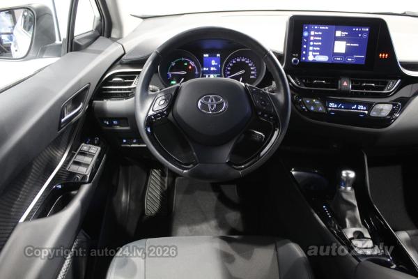Grey Toyota C-HR 2023 in Tallinn, with an engine capacity of 1.80 L and mileage of 32 thousand km for 22990 €, photo 10 on AUTOMOTO.COM.LV
