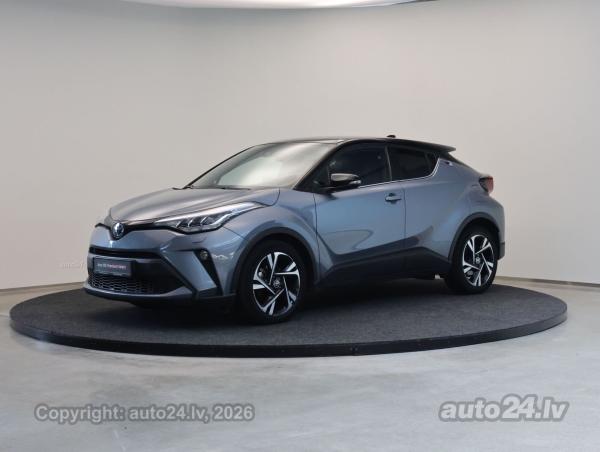 Pelēks Toyota C-HR 2023 Tallina, ar dzinēja tilpumu 1.99 L un nobraukumu 45 tūkst. km par 23900 €, foto 1 vietnē AUTOMOTO.COM.LV