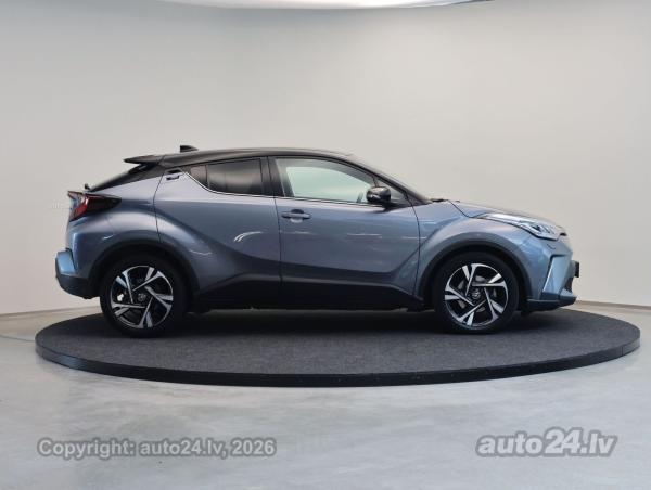 Pelēks Toyota C-HR 2023 Tallina, ar dzinēja tilpumu 1.99 L un nobraukumu 45 tūkst. km par 23900 €, foto 5 vietnē AUTOMOTO.COM.LV