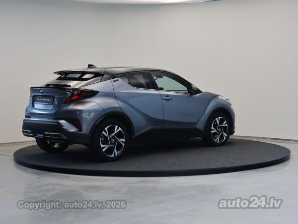 Pelēks Toyota C-HR 2023 Tallina, ar dzinēja tilpumu 1.99 L un nobraukumu 45 tūkst. km par 23900 €, foto 6 vietnē AUTOMOTO.COM.LV