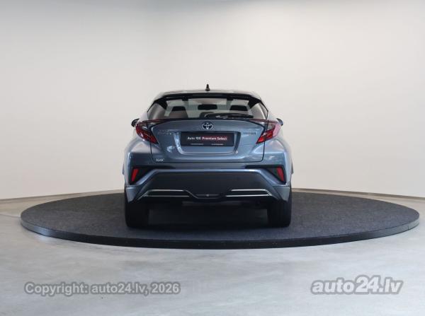 Pelēks Toyota C-HR 2023 Tallina, ar dzinēja tilpumu 1.99 L un nobraukumu 45 tūkst. km par 23900 €, foto 7 vietnē AUTOMOTO.COM.LV