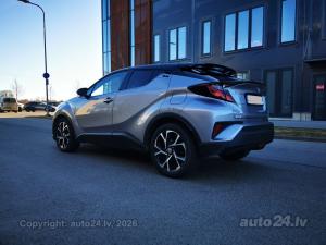 Серый Тойота C-HR 2023 в Таллин, объемом двигателя 2.00 л и пробегом 40 тыс. км за 25990 €, фото 4 на AUTOMOTO.COM.LV