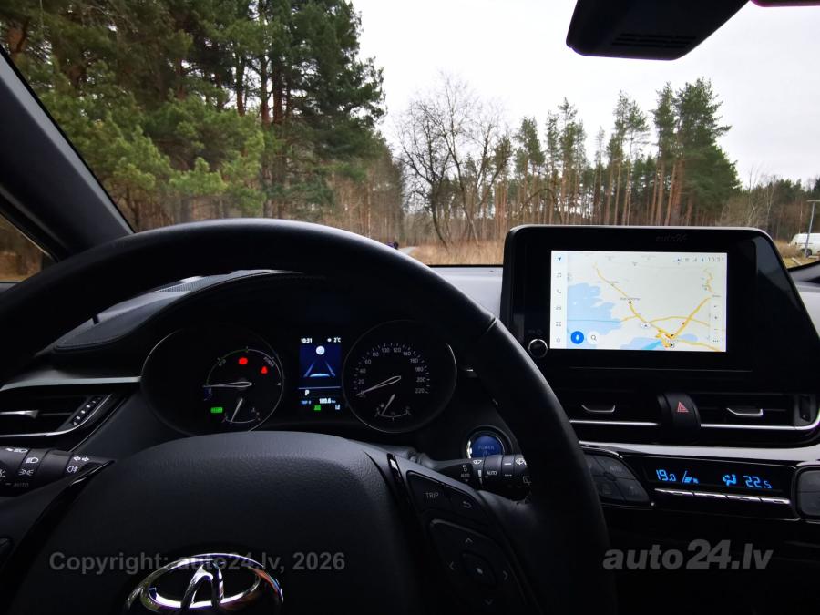 Серый Тойота C-HR 2023 в Таллин, объемом двигателя 2.00 л и пробегом 40 тыс. км за 25990 €, фото 7 на AUTOMOTO.COM.LV