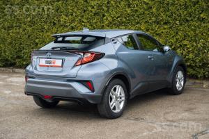 Grey Toyota C-HR 2023 in Riga, with an engine capacity of 1.80 L and mileage of 57 thousand km for 20850 €, photo 6 on AUTOMOTO.COM.LV