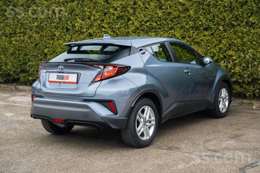 Grey Toyota C-HR 2023 in Riga, with an engine capacity of 1.80 L and mileage of 57 thousand km for 20850 €, photo 6 on AUTOMOTO.COM.LV