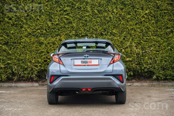 Тойота C-HR 2023 в Рига на AUTOMOTO.COM.LV Серый Тойота C-HR 2023 в Рига, объемом двигателя 1.80 л и пробегом 57 тыс. км за 20850 €, фото 7 на AUTOMOTO.COM.LV
