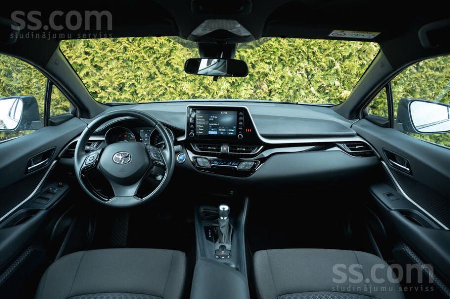 Grey Toyota C-HR 2023 in Riga, with an engine capacity of 1.80 L and mileage of 57 thousand km for 20850 €, photo 16 on AUTOMOTO.COM.LV