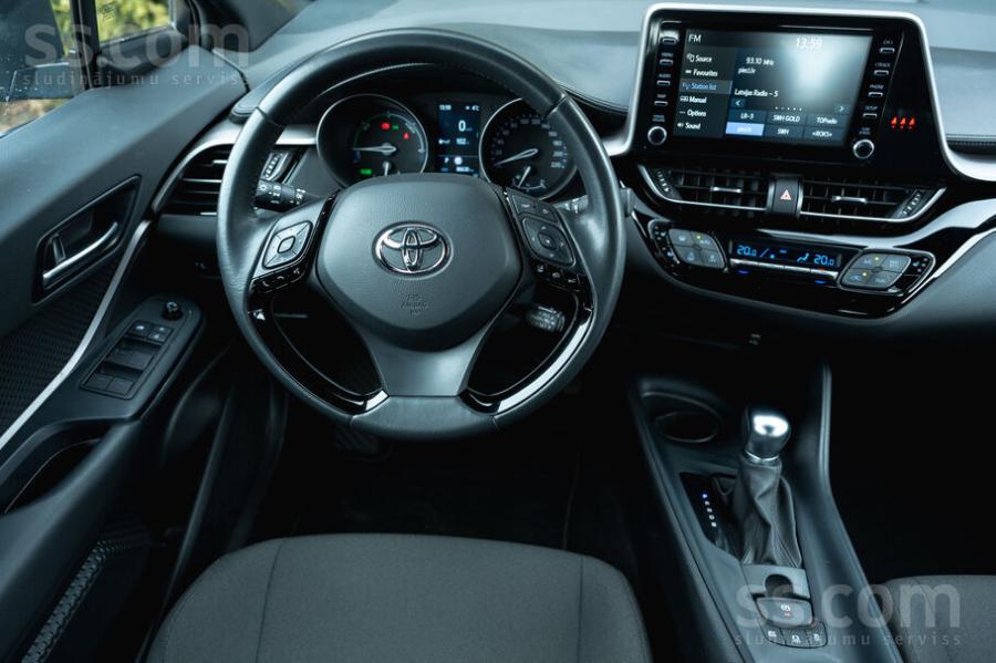 Grey Toyota C-HR 2023 in Riga, with an engine capacity of 1.80 L and mileage of 57 thousand km for 20850 €, photo 17 on AUTOMOTO.COM.LV