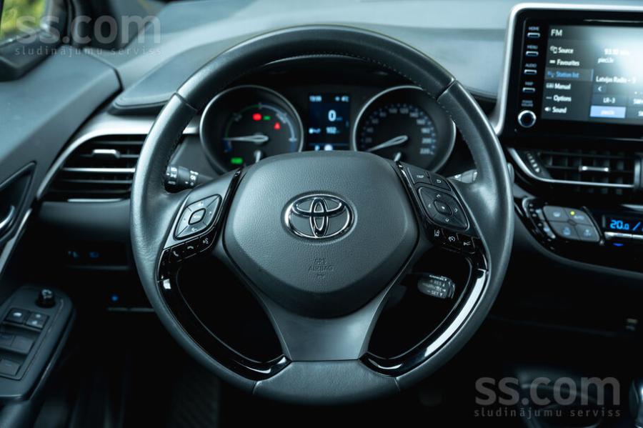 Grey Toyota C-HR 2023 in Riga, with an engine capacity of 1.80 L and mileage of 57 thousand km for 20850 €, photo 27 on AUTOMOTO.COM.LV