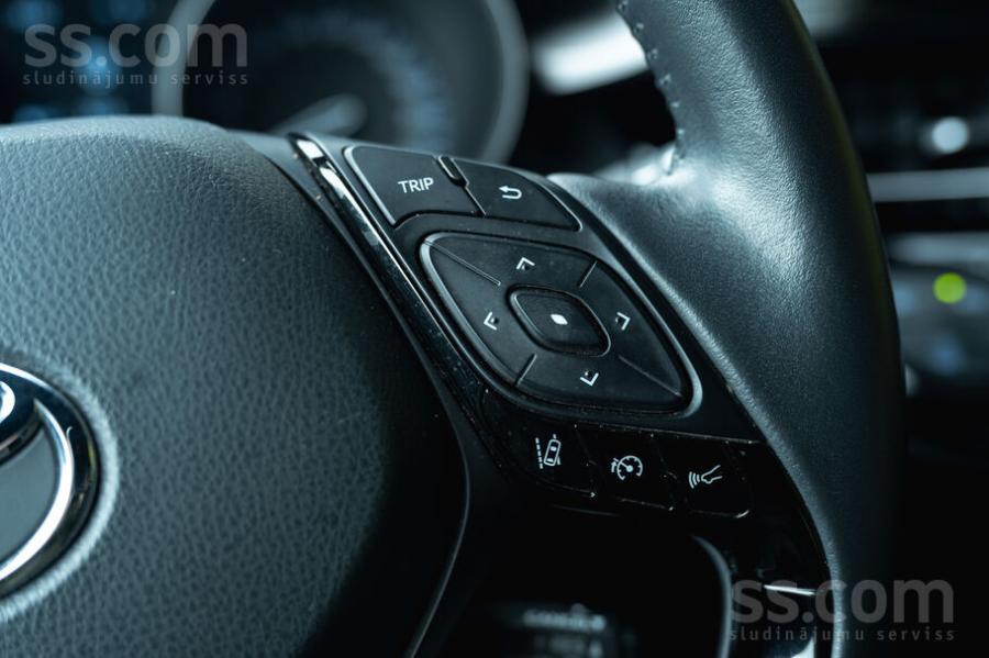 Grey Toyota C-HR 2023 in Riga, with an engine capacity of 1.80 L and mileage of 57 thousand km for 20850 €, photo 30 on AUTOMOTO.COM.LV