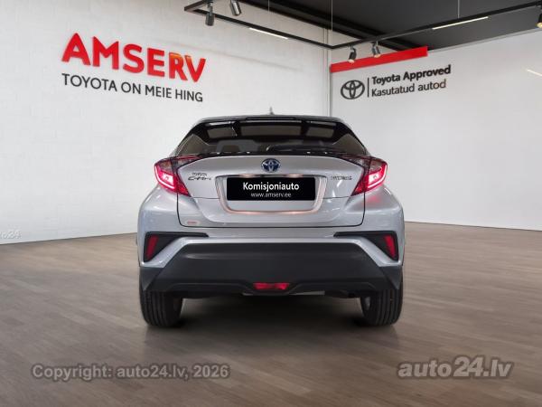 Серый Тойота C-HR 2023 в Таллин, объемом двигателя 1.80 л и пробегом 42 тыс. км за 22490 €, фото 5 на AUTOMOTO.COM.LV