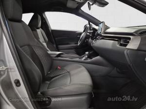 Серый Тойота C-HR 2023 в Таллин, объемом двигателя 1.80 л и пробегом 42 тыс. км за 22490 €, фото 7 на AUTOMOTO.COM.LV