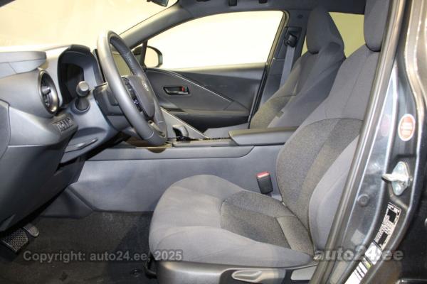Pelēks Toyota C-HR 2024 Tallina, ar dzinēja tilpumu 1.80 L un nobraukumu 35 tūkst. km par 28990 €, foto 11 vietnē AUTOMOTO.COM.LV