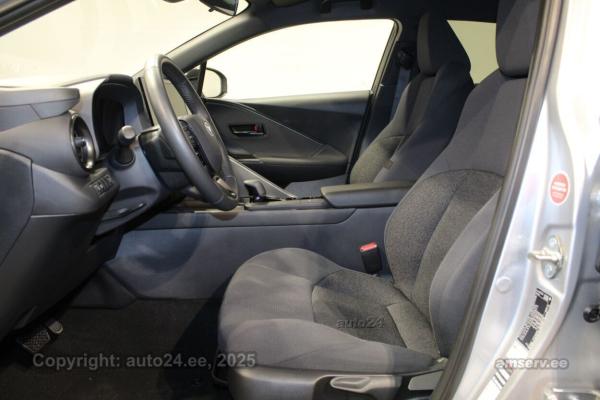 Pelēks Toyota C-HR 2024 Tallina, ar dzinēja tilpumu 1.80 L un nobraukumu 44 tūkst. km par 27990 €, foto 11 vietnē AUTOMOTO.COM.LV