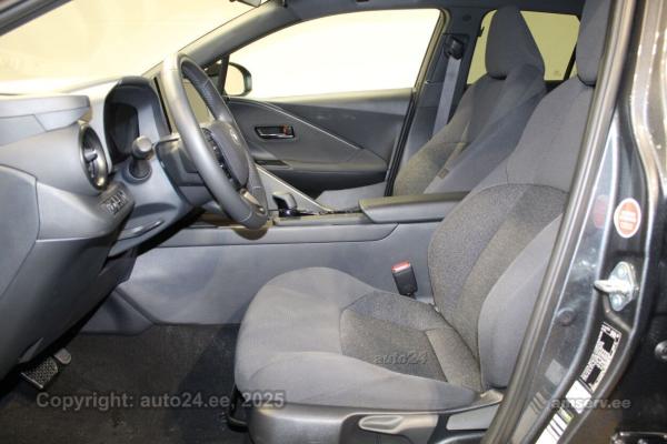 Pelēks Toyota C-HR 2024 Tallina, ar dzinēja tilpumu 1.80 L un nobraukumu 47 tūkst. km par 27990 €, foto 11 vietnē AUTOMOTO.COM.LV